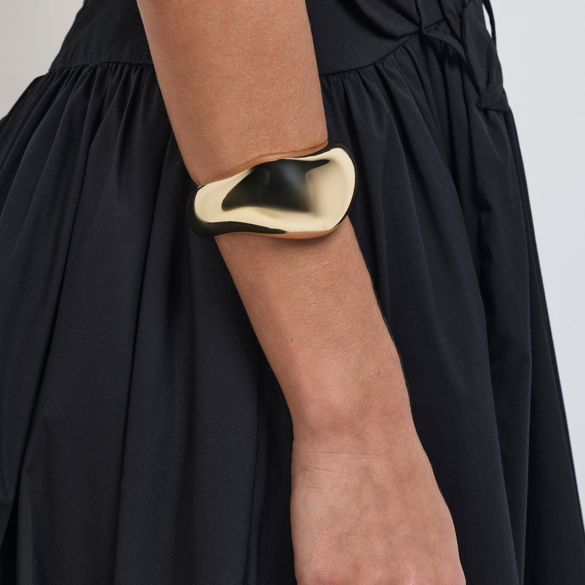 Hera Bangle Gold | Thick Bangle | SHEIKE