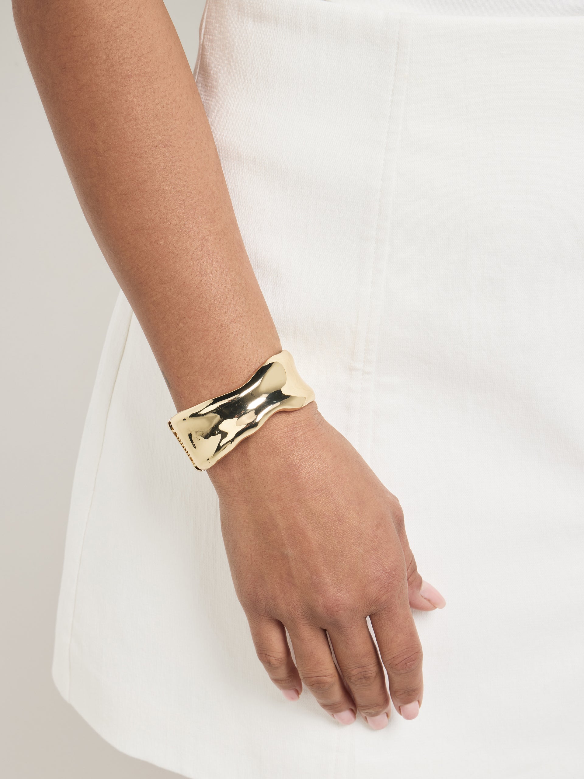 Celyse Bangle Gold | Gold Bracelet | SHEIKE