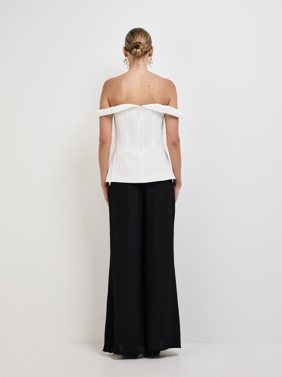 Bonnie Top White | Off-Shoulder Top | SHEIKE