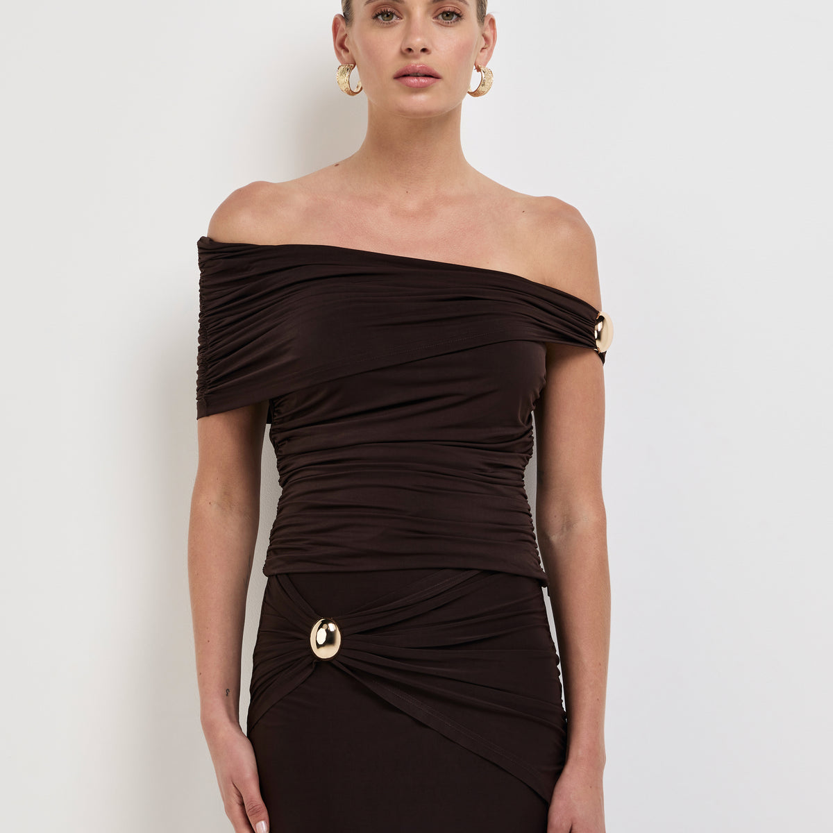 Marta Top Brown | Off-Shoulder Top | SHEIKE