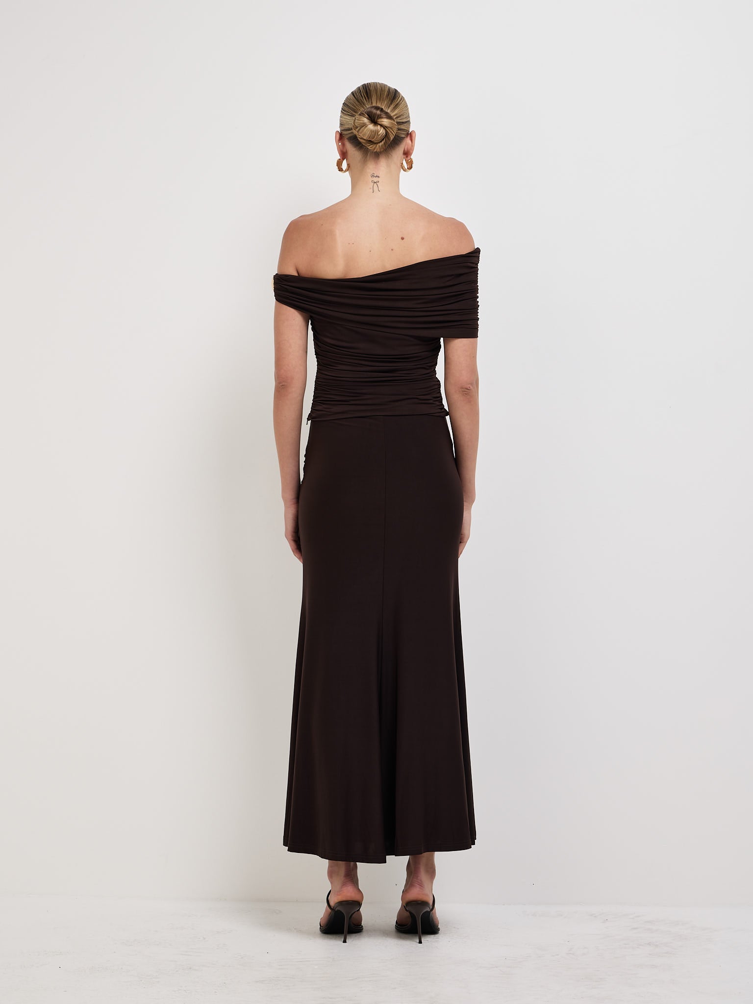 Marta Top Brown | Off-Shoulder Top | SHEIKE